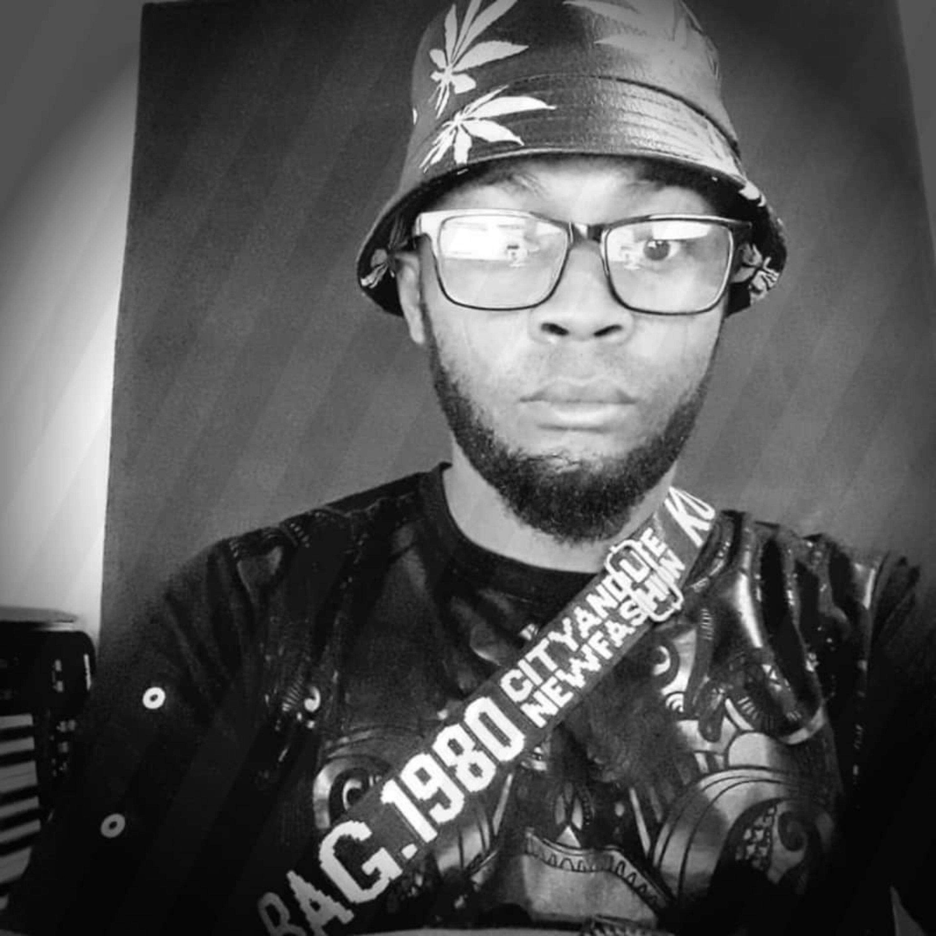 magic land freestyle (feat. bright bassey) - Ecoll/Bright Bassey - 单曲 - 网易云音乐