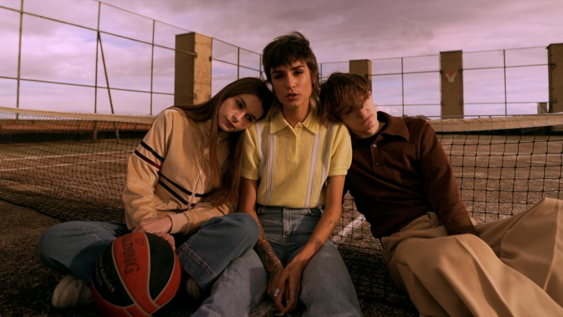 Enfance 80 (Clip officiel) - Videoclub - 高清MV - 网易云音乐