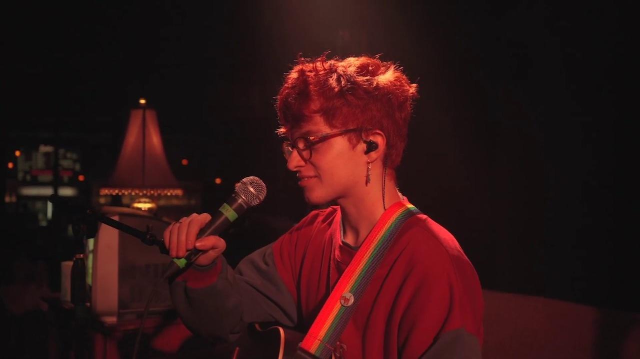 Things That Make It Warm (Live) - Cavetown - 高清MV - 网易云音乐