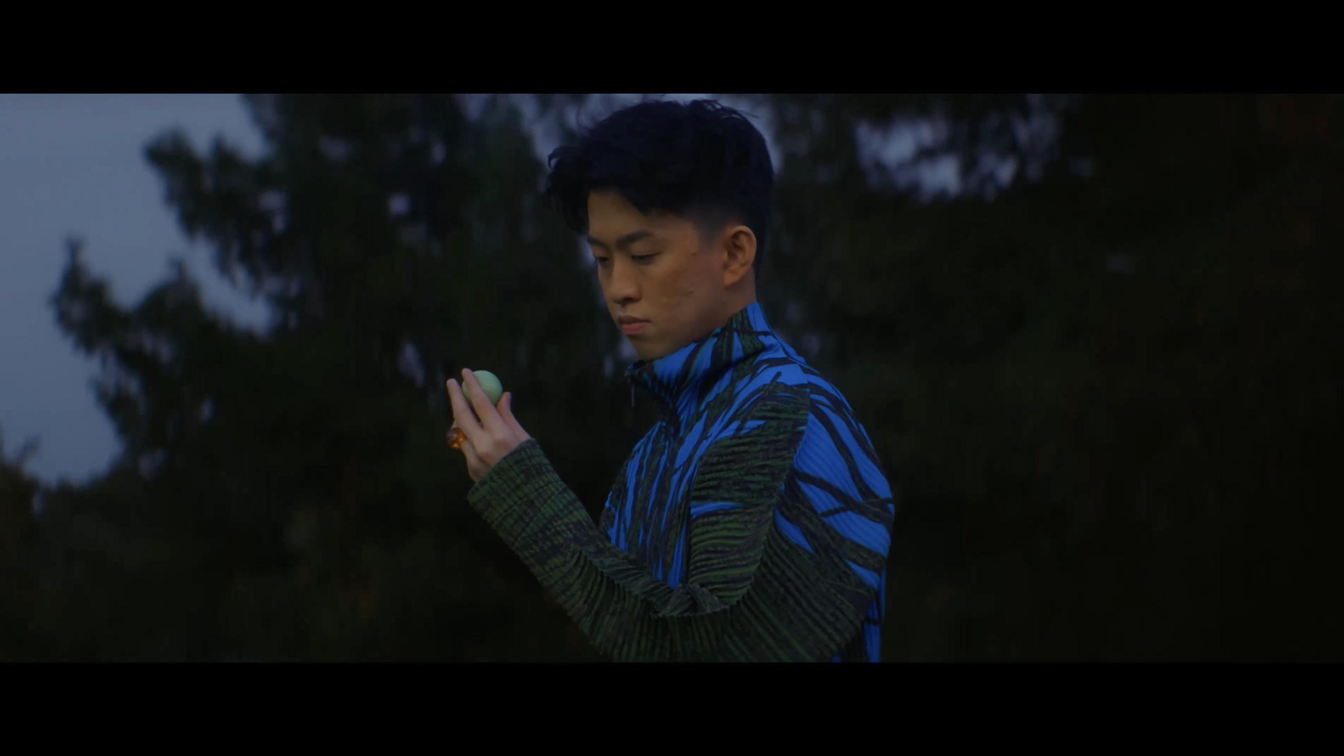 VIVID - Rich Brian - 高清MV - 网易云音乐