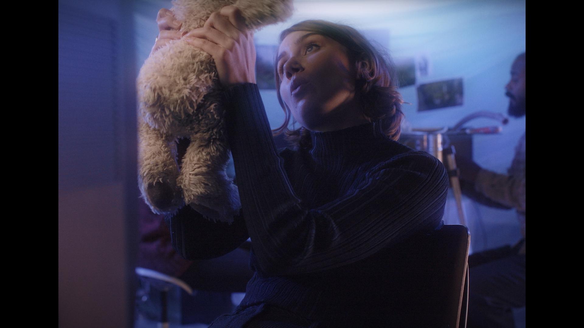 Son (歌词版) - ISÁK - 高清MV - 网易云音乐