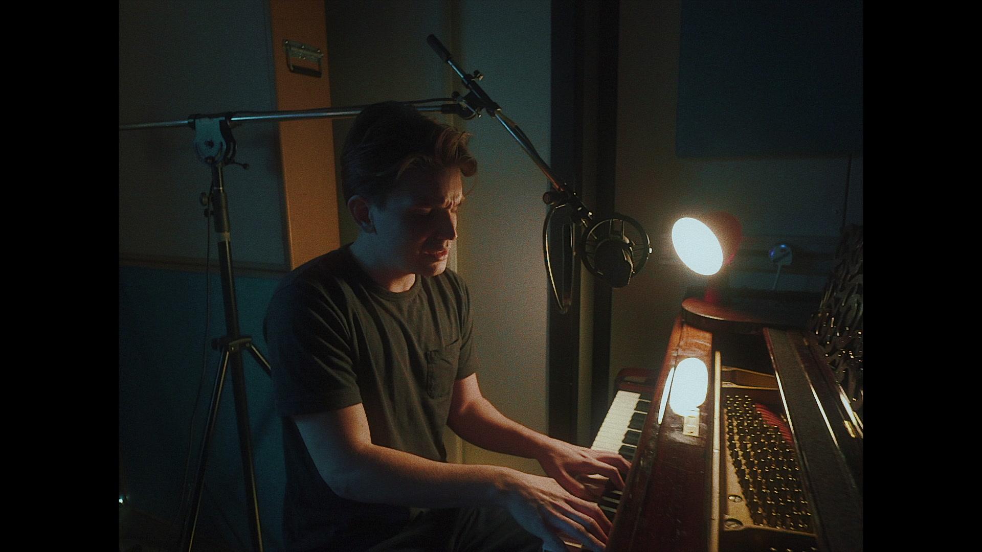 Easy (Live) - Harry Stone - 高清MV - 网易云音乐