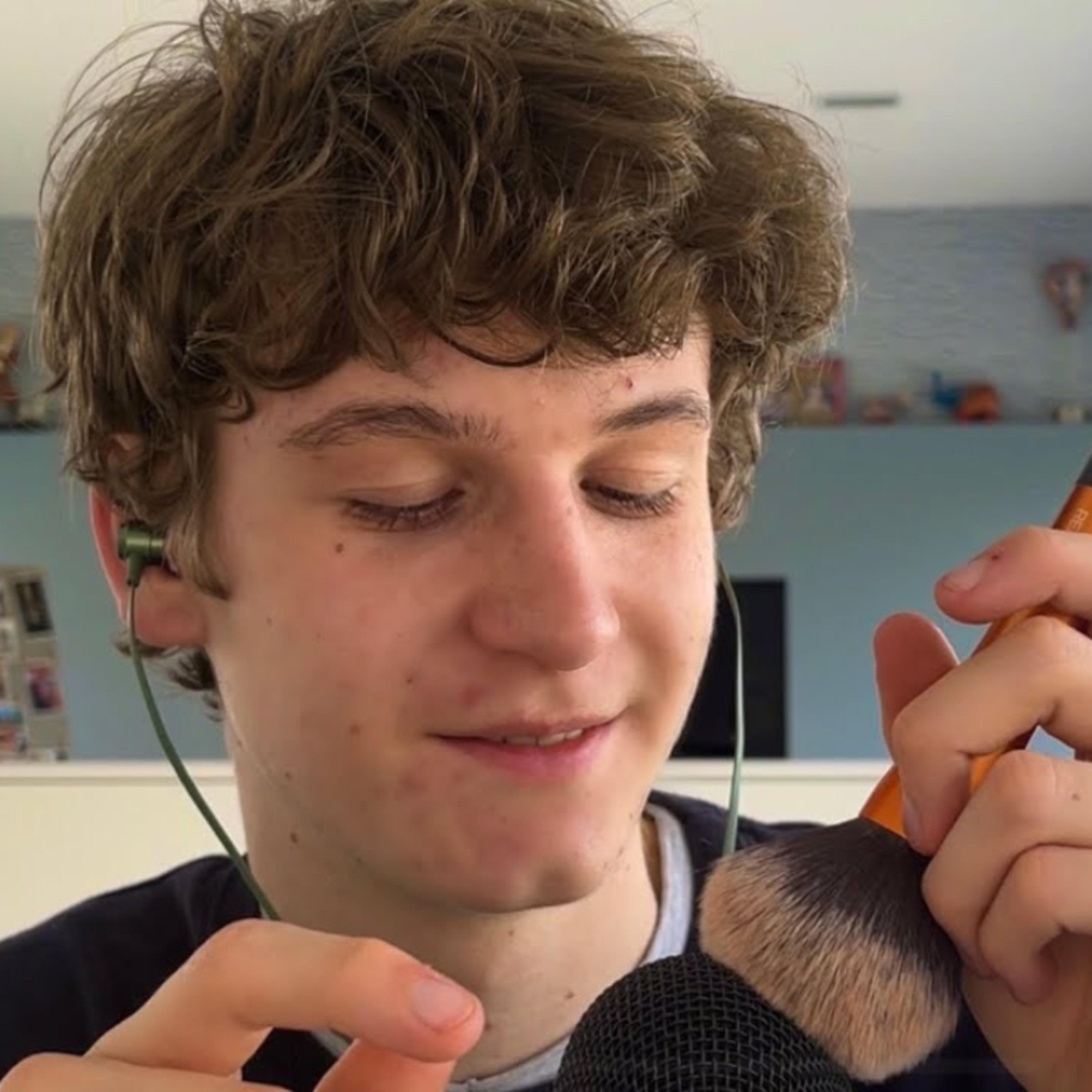 Doing ASMR in my Living Room for the First Time - Matijn ASMR - 专辑 - 网易云音乐