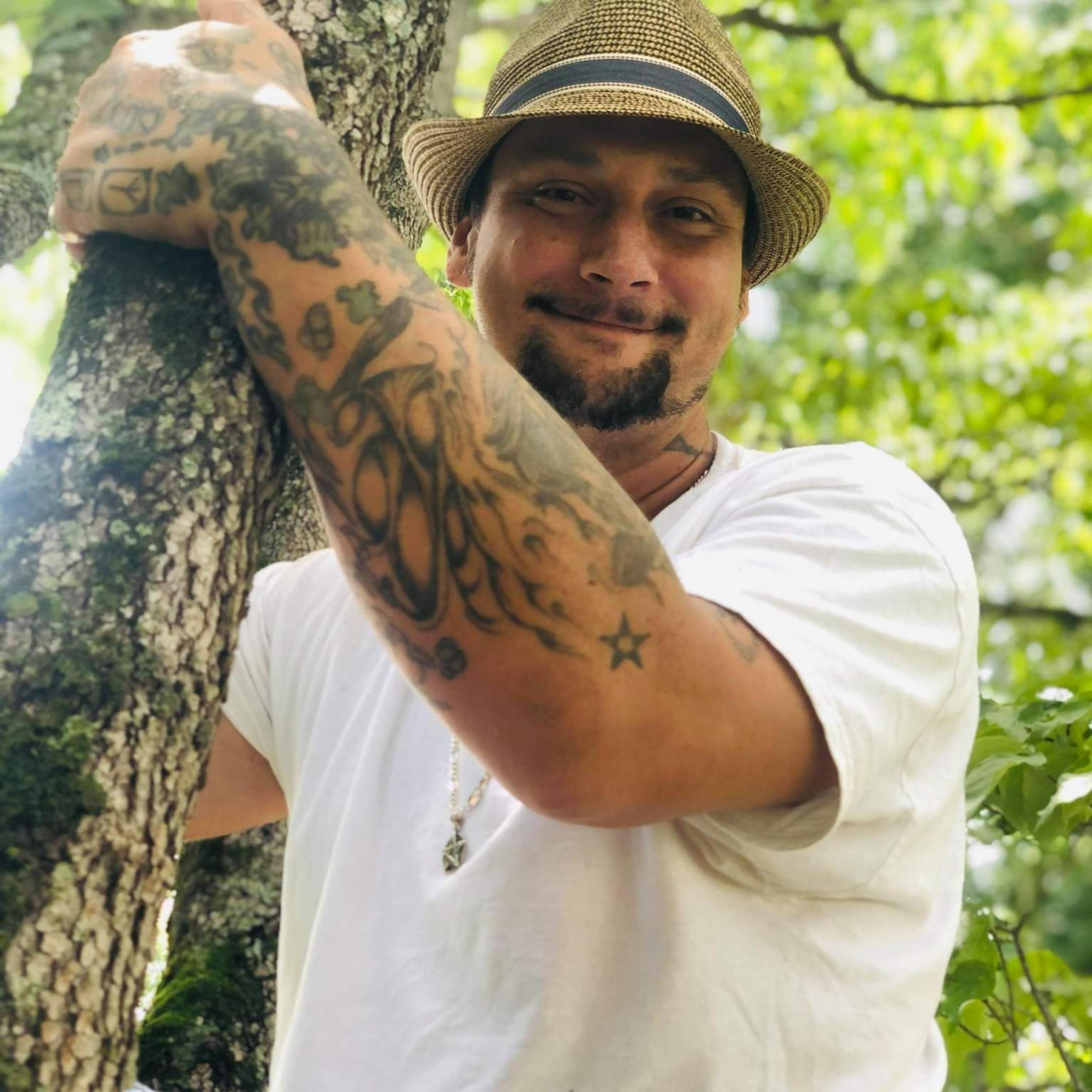 Last hat standing - Harold Sanford Carter III - 单曲 - 网易云音乐