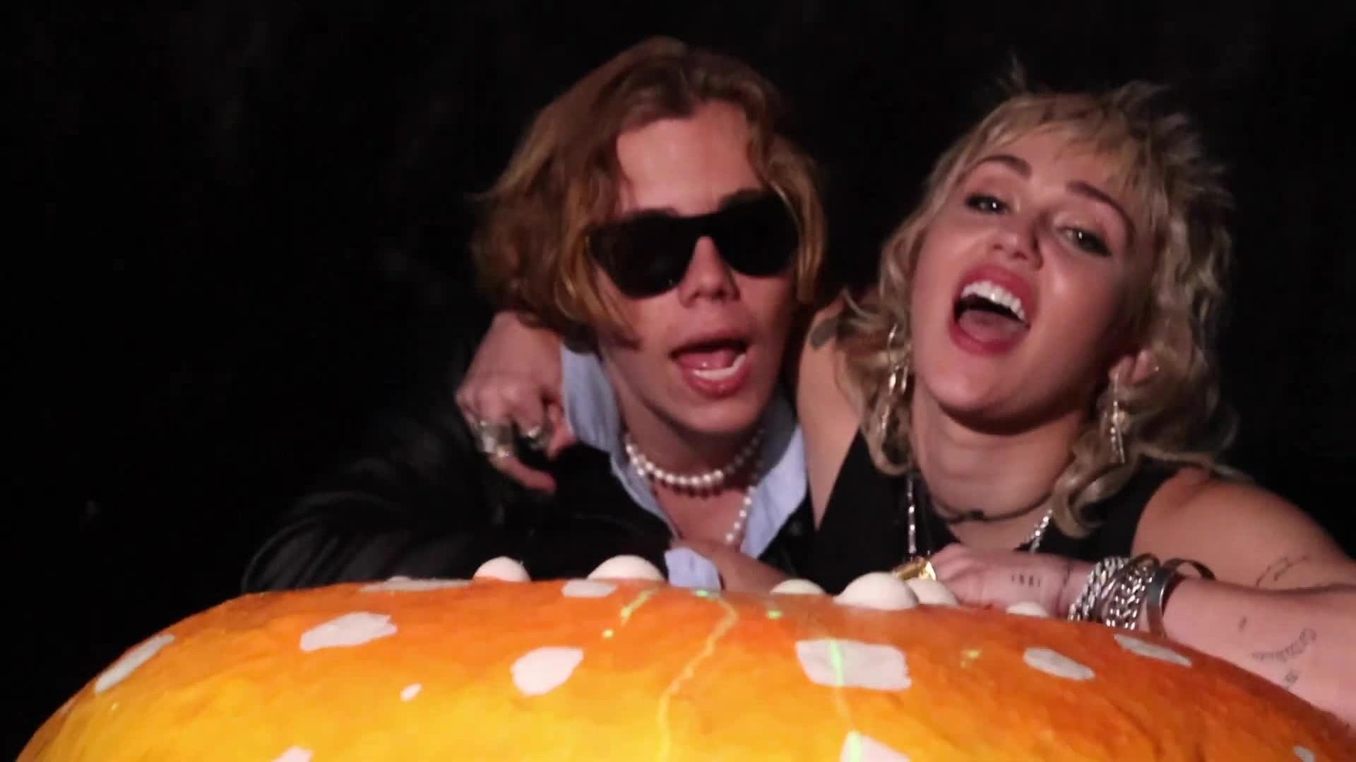 WITHOUT YOU (With Miley Cyrus) - The Kid LAROI - 高清MV - 网易云音乐