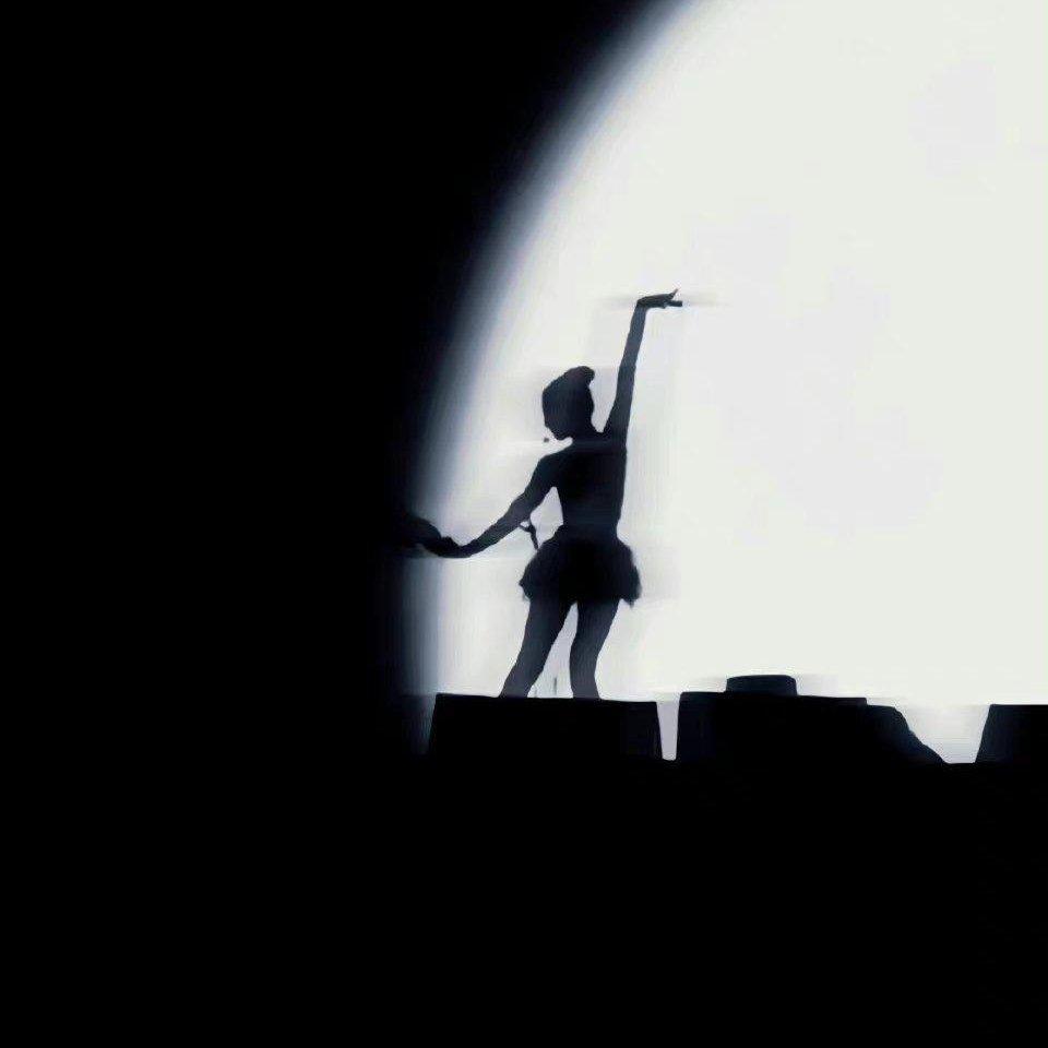 Jennie新solo曲《Dancing In The moonlight》 - BLACKPINK JENNIE妮♥ - 电台节目 - 网易云音乐