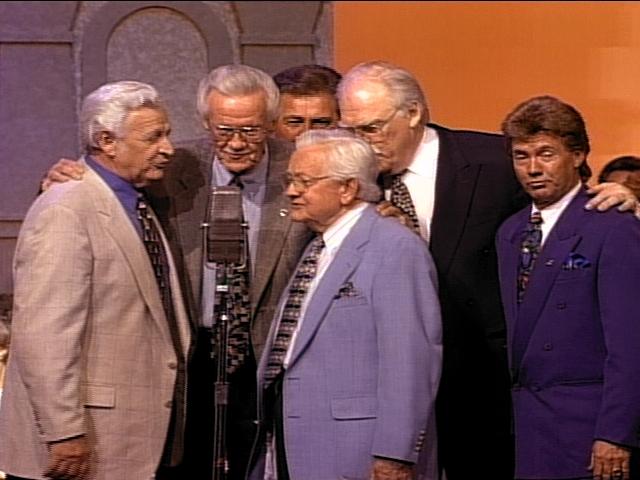 Give The World A Smile (Live) - Bill & Gloria Gaither - 高清MV - 网易云音乐