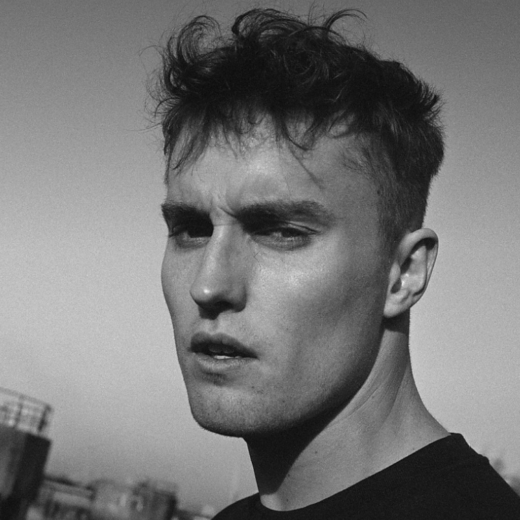 Sam Fender（Samuel Thomas Fender） - 歌手 - 网易云音乐