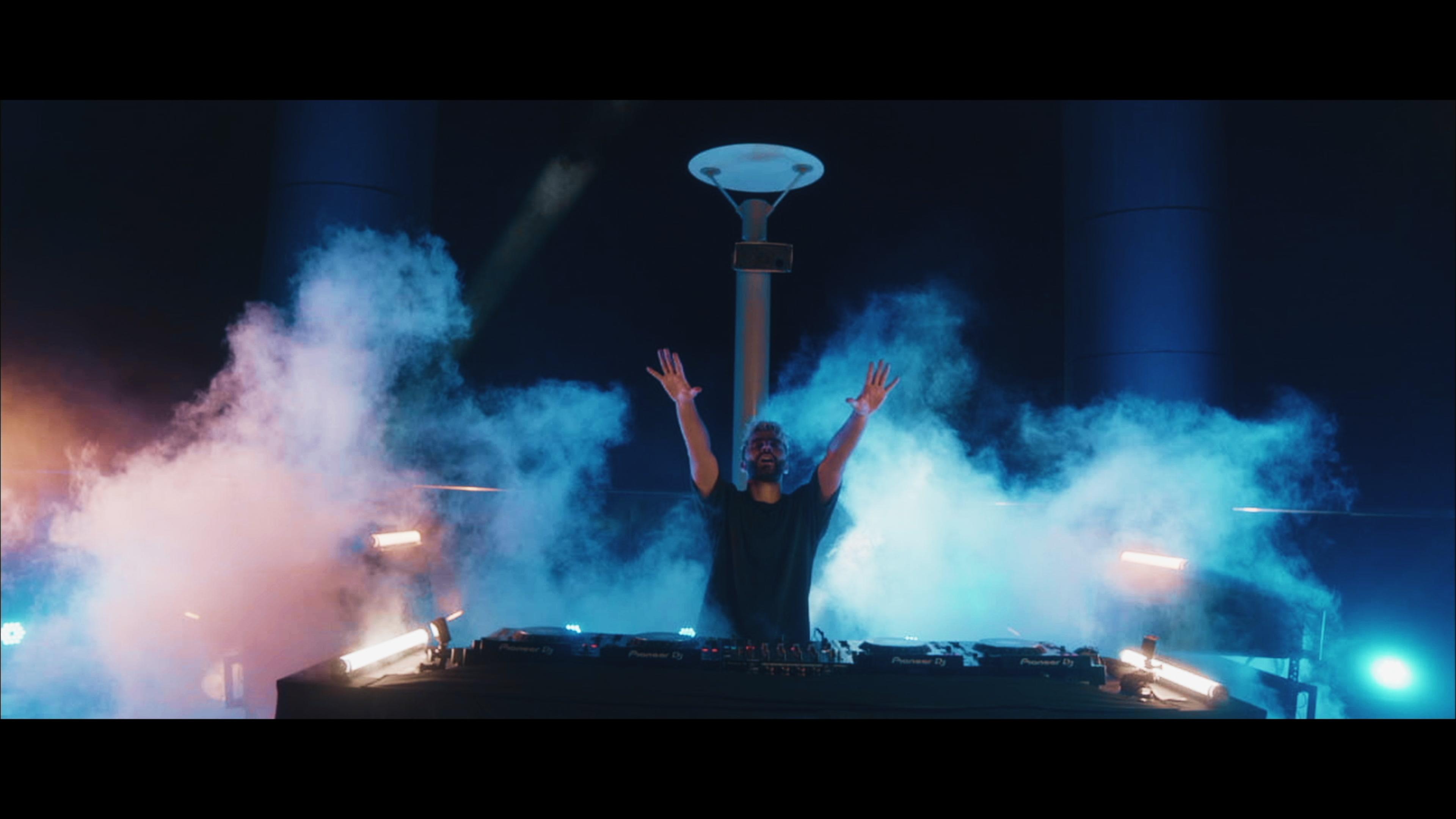 Layla (English Version) - DJ Robin - 高清MV - 网易云音乐