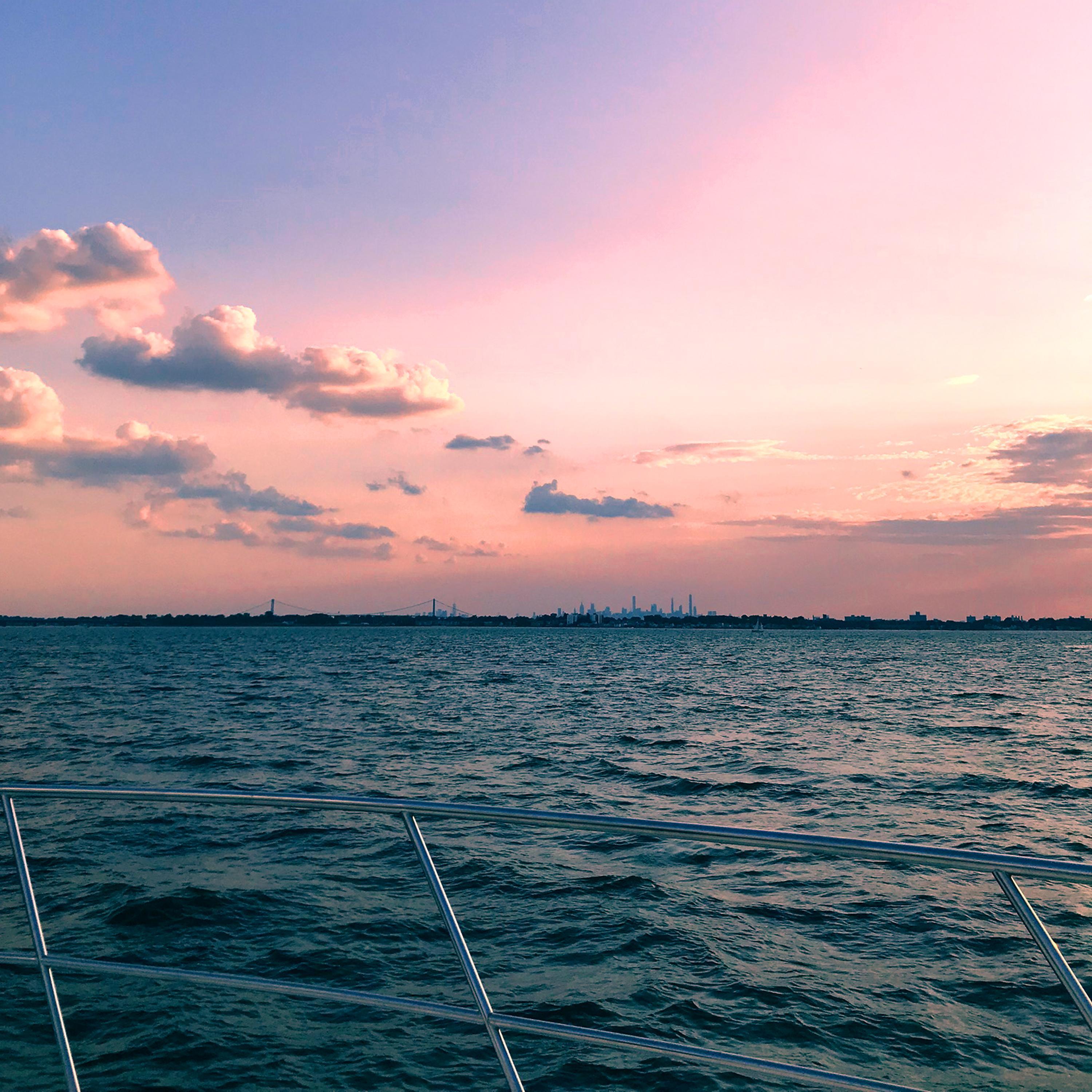 Freakin' Weekend - Bass Crew Beats - 专辑 - 网易云音乐