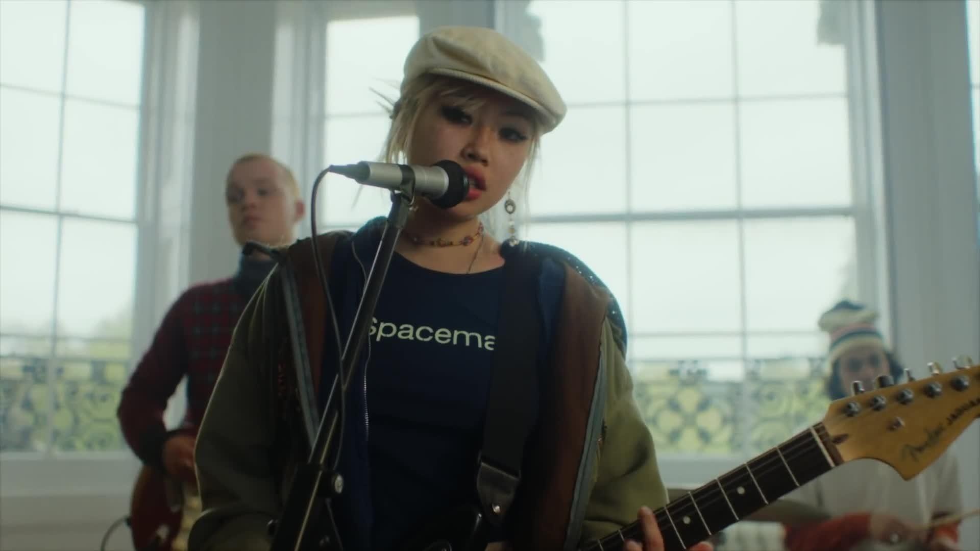 Cologne - beabadoobee - 高清MV - 网易云音乐
