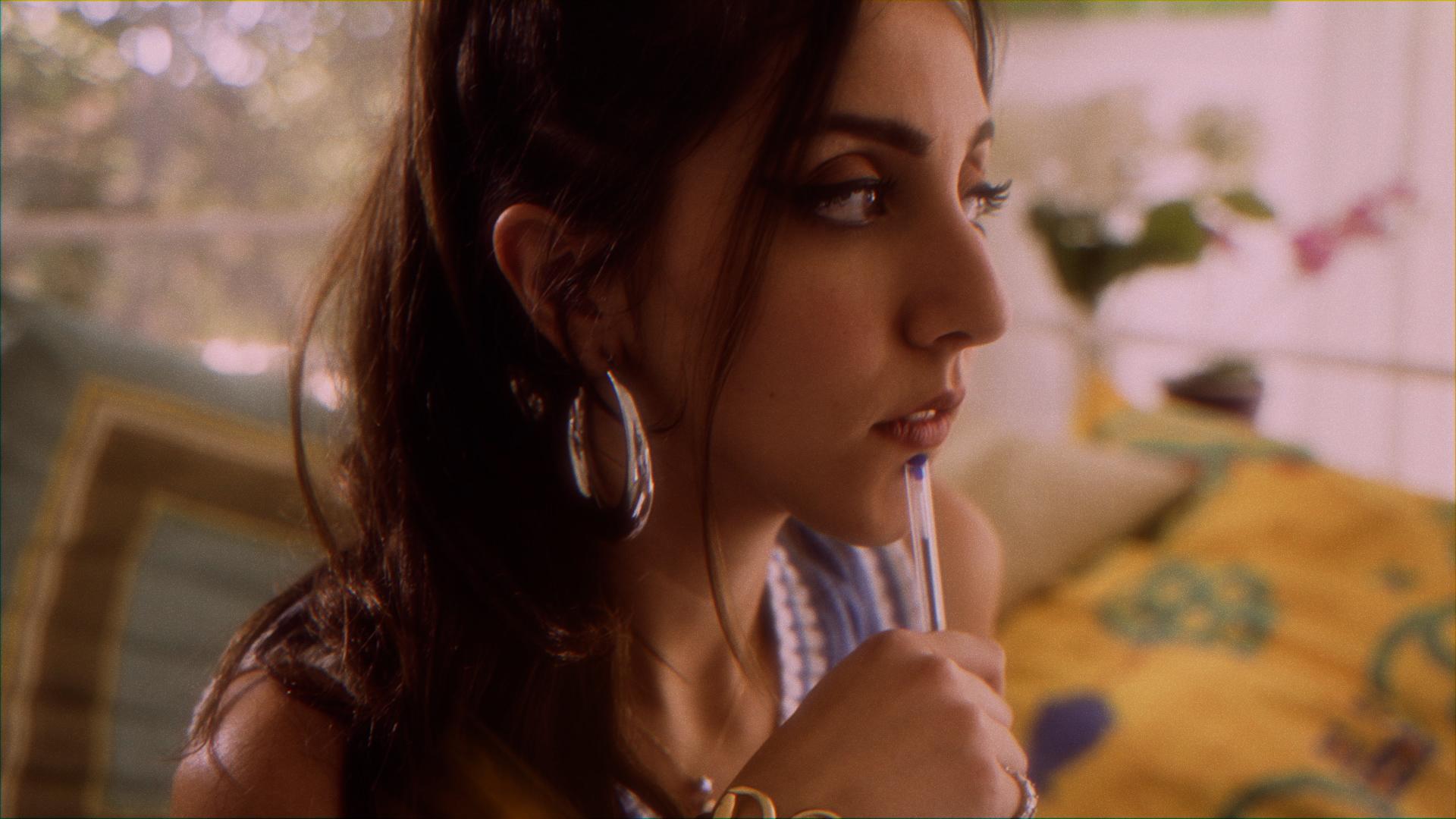 Es Así - Lucía Fernanda - 高清MV - 网易云音乐