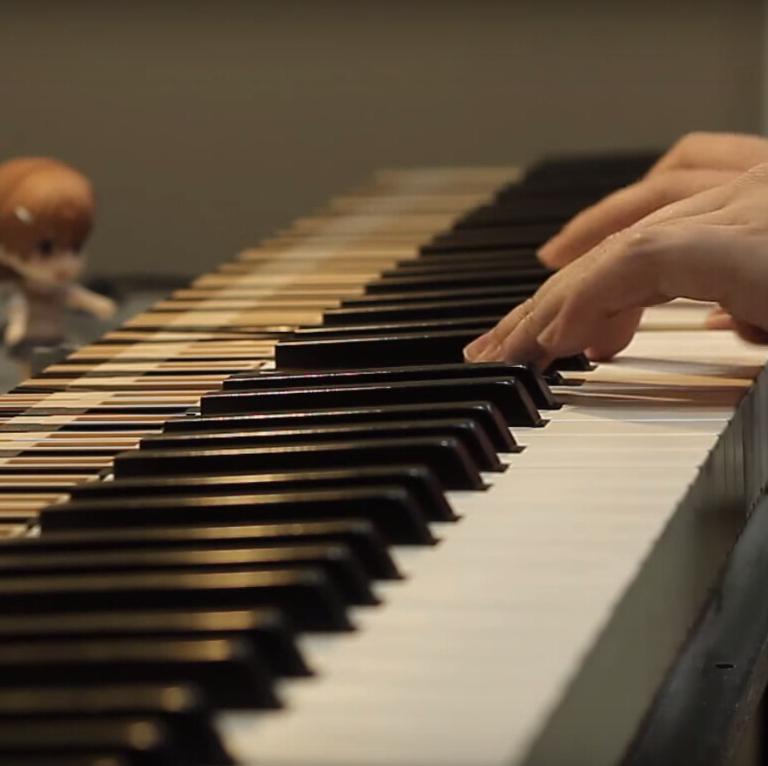 绯色的欠片-この手で抱きとめるから - Theishter：anime on piano - 电台节目 - 网易云音乐