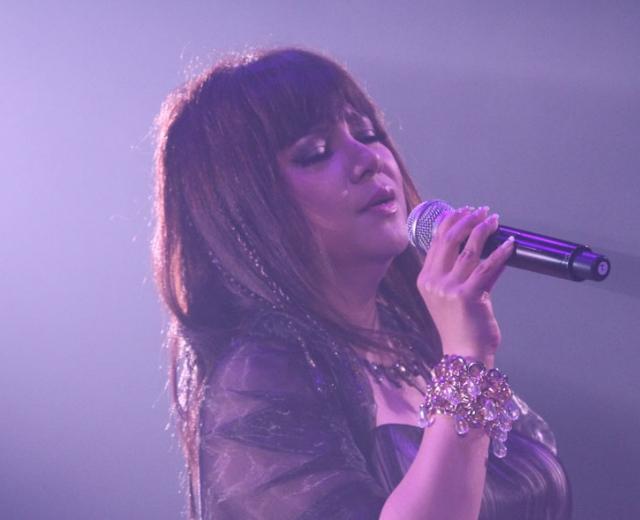 露云娜（Rowena Cortes） - 歌手 - 网易云音乐