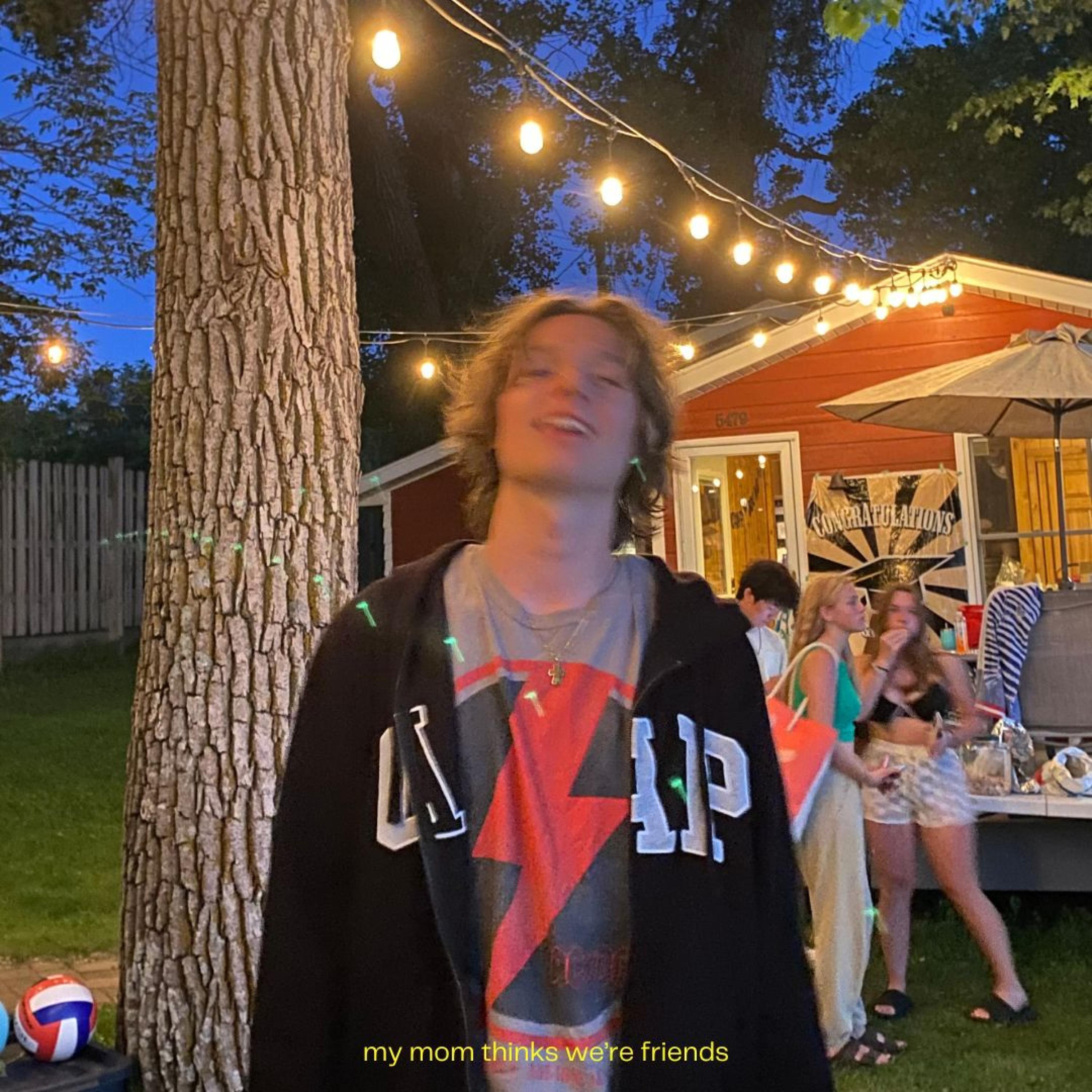 my mom thinks we're friends (feat. Kid Moon) - youllyay/KID MOON - 单曲 ...