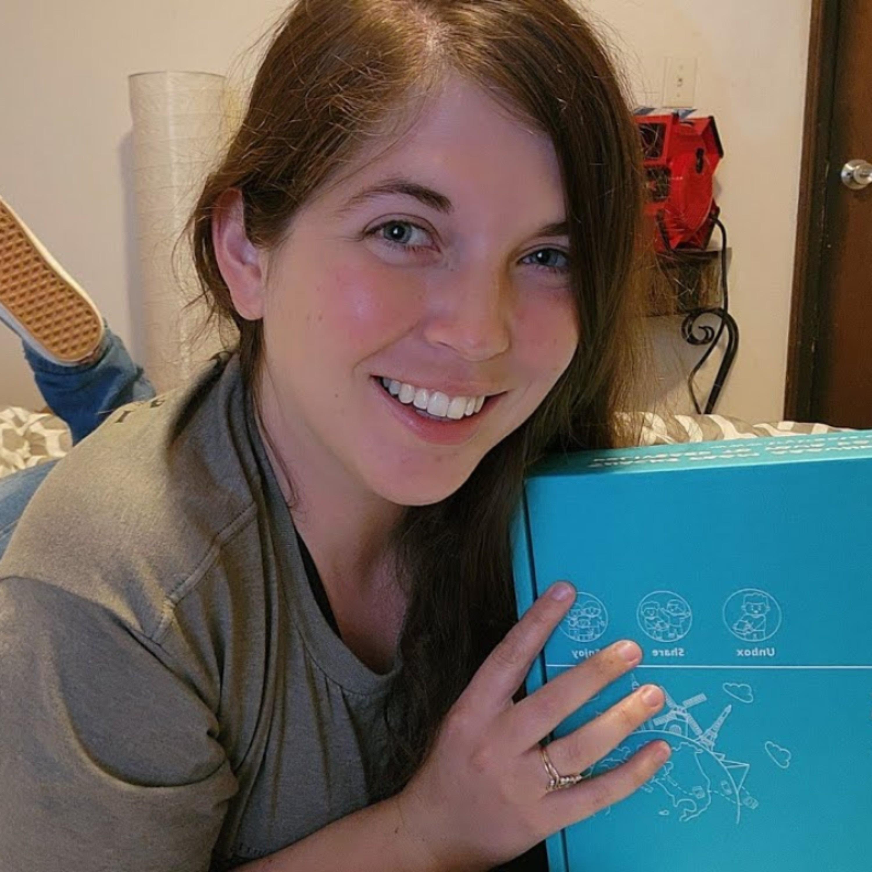 Tasting Tayto Cheese and Onion Crisps - Lisa ASMR - 单曲 - 网易云音乐